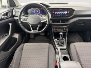 Белый Фольксваген T-Cross 2022 в Пярну, объемом двигателя 1.00 л и пробегом 98 тыс. км за 17500 €, фото 7 на AUTOMOTO.COM.LV