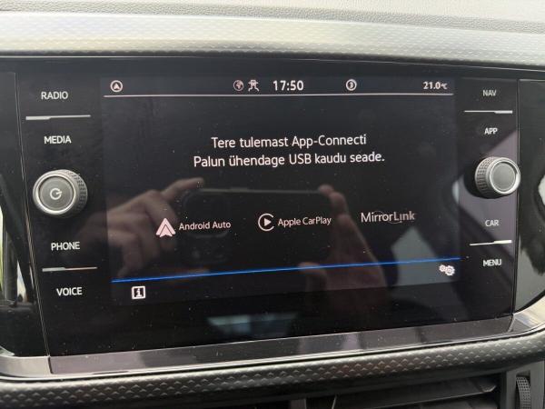 White Volkswagen T-Cross 2022 in Parnu, with an engine capacity of 1.00 L and mileage of 98 thousand km for 17500 €, photo 10 on AUTOMOTO.COM.LV