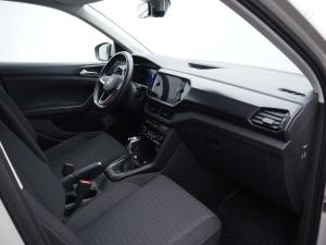 Желтый Фольксваген T-Cross 2023 в Вильнюс, объемом двигателя 1.00 л и пробегом 90 тыс. км за 16500 €, фото 13 на AUTOMOTO.COM.LV