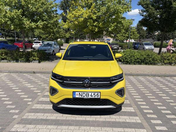 Dzeltens Volkswagen T-Cross 2024 Viļņa, ar dzinēja tilpumu 1.50 L un nobraukumu 38 tūkst. km par 24900 €, foto 3 vietnē AUTOMOTO.COM.LV