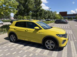 Yellow Volkswagen T-Cross 2024 in Vilnius, with an engine capacity of 1.50 L and mileage of 38 thousand km for 24900 €, photo 5 on AUTOMOTO.COM.LV