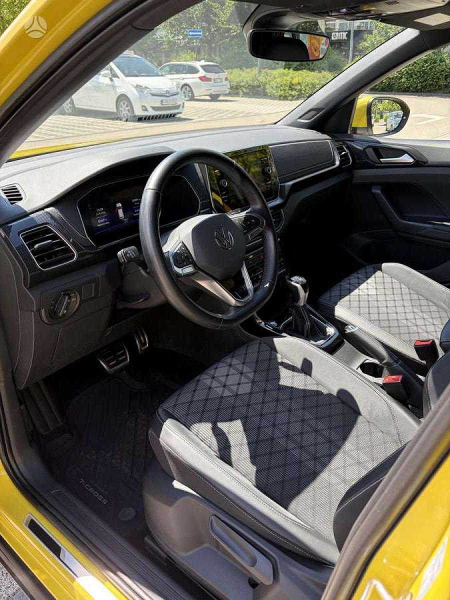Yellow Volkswagen T-Cross 2024 in Vilnius, with an engine capacity of 1.50 L and mileage of 38 thousand km for 24900 €, photo 6 on AUTOMOTO.COM.LV