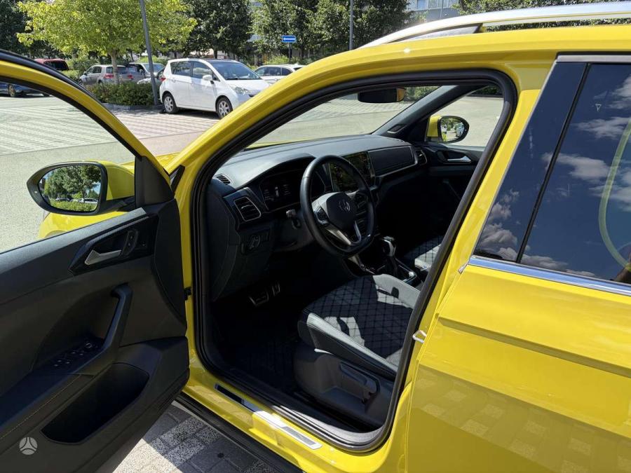 Yellow Volkswagen T-Cross 2024 in Vilnius, with an engine capacity of 1.50 L and mileage of 38 thousand km for 24900 €, photo 8 on AUTOMOTO.COM.LV