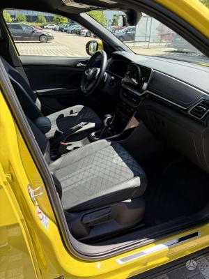 Yellow Volkswagen T-Cross 2024 in Vilnius, with an engine capacity of 1.50 L and mileage of 38 thousand km for 24900 €, photo 15 on AUTOMOTO.COM.LV