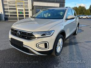 Smilšu krāsa Volkswagen T-Roc 2022 Tartu, ar dzinēja tilpumu 1.50 L un nobraukumu 42 tūkst. km par 21990 €, foto  vietnē AUTOMOTO.COM.LV