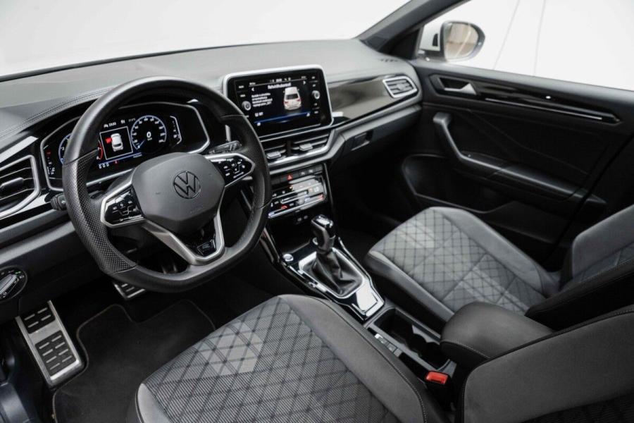 Smilšu krāsa Volkswagen T-Roc 2022 Peetri, ar dzinēja tilpumu 1.50 L un nobraukumu 94 tūkst. km par 24900 €, foto 8 vietnē AUTOMOTO.COM.LV