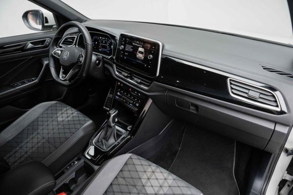 Smilšu krāsa Volkswagen T-Roc 2022 Peetri, ar dzinēja tilpumu 1.50 L un nobraukumu 94 tūkst. km par 24900 €, foto 9 vietnē AUTOMOTO.COM.LV