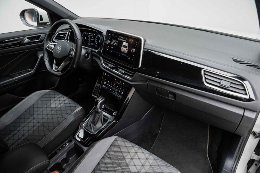 Smilšu krāsa Volkswagen T-Roc 2022 Peetri, ar dzinēja tilpumu 1.50 L un nobraukumu 94 tūkst. km par 24900 €, foto 9 vietnē AUTOMOTO.COM.LV