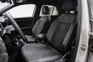 Smilšu krāsa Volkswagen T-Roc 2022 Peetri, ar dzinēja tilpumu 1.50 L un nobraukumu 94 tūkst. km par 24900 €, foto 13 vietnē AUTOMOTO.COM.LV
