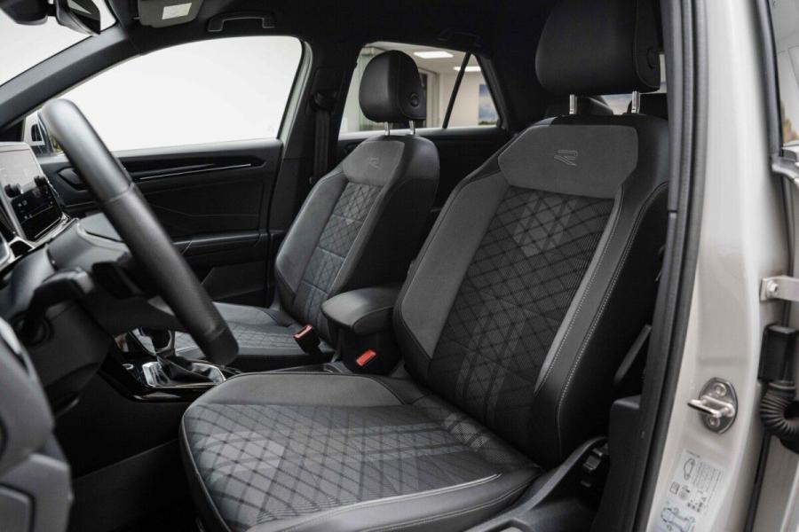 Smilšu krāsa Volkswagen T-Roc 2022 Peetri, ar dzinēja tilpumu 1.50 L un nobraukumu 94 tūkst. km par 24900 €, foto 13 vietnē AUTOMOTO.COM.LV