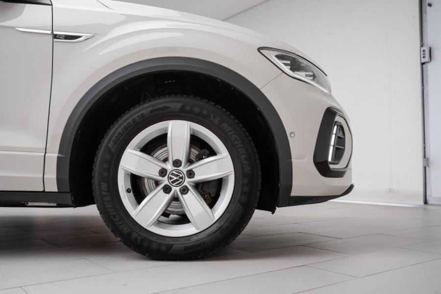 Smilšu krāsa Volkswagen T-Roc 2022 Peetri, ar dzinēja tilpumu 1.50 L un nobraukumu 94 tūkst. km par 24900 €, foto 15 vietnē AUTOMOTO.COM.LV
