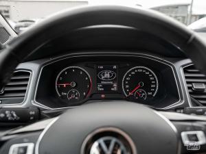 Black Volkswagen T-Roc 2021 in Kaunas, with an engine capacity of 1.00 L and mileage of 30 thousand km for 25068 €, photo 11 on AUTOMOTO.COM.LV
