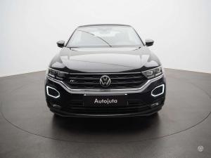 Black Volkswagen T-Roc 2021 in Vilnius, with an engine capacity of 1.50 L and mileage of 75 thousand km for 21659 €, photo 3 on AUTOMOTO.COM.LV