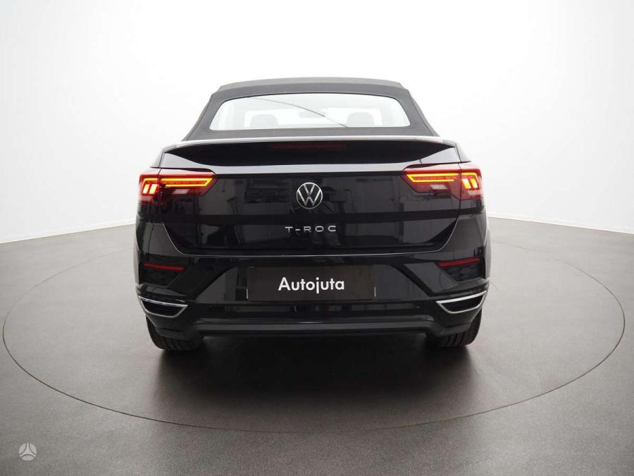 Black Volkswagen T-Roc 2021 in Vilnius, with an engine capacity of 1.50 L and mileage of 75 thousand km for 21659 €, photo 6 on AUTOMOTO.COM.LV