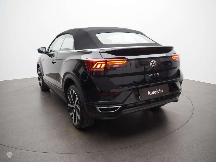 Black Volkswagen T-Roc 2021 in Vilnius, with an engine capacity of 1.50 L and mileage of 75 thousand km for 21659 €, photo 7 on AUTOMOTO.COM.LV