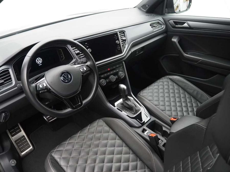 Black Volkswagen T-Roc 2021 in Vilnius, with an engine capacity of 1.50 L and mileage of 75 thousand km for 21659 €, photo 19 on AUTOMOTO.COM.LV
