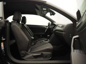 Black Volkswagen T-Roc 2021 in Vilnius, with an engine capacity of 1.50 L and mileage of 75 thousand km for 21659 €, photo 21 on AUTOMOTO.COM.LV