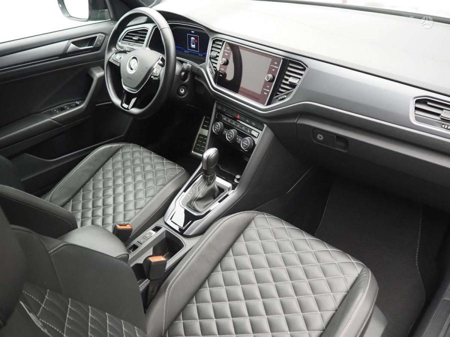 Black Volkswagen T-Roc 2021 in Vilnius, with an engine capacity of 1.50 L and mileage of 75 thousand km for 21659 €, photo 22 on AUTOMOTO.COM.LV