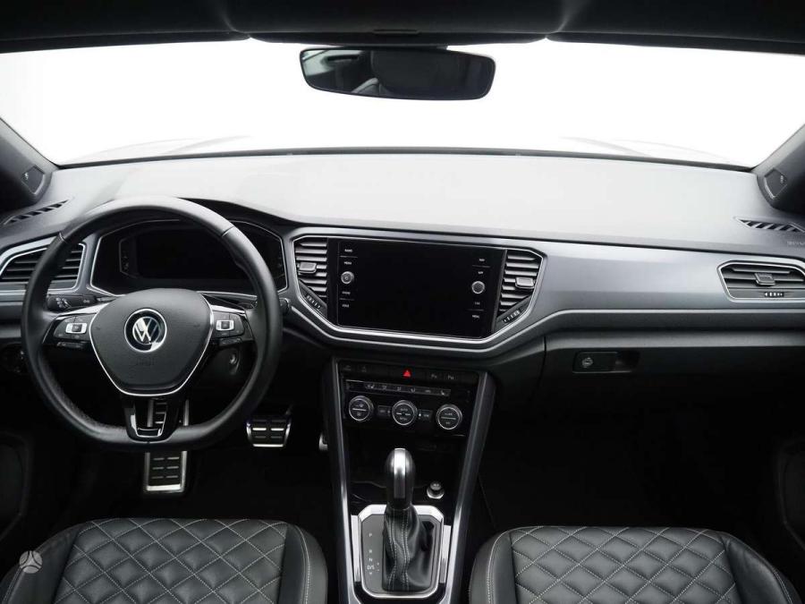 Black Volkswagen T-Roc 2021 in Vilnius, with an engine capacity of 1.50 L and mileage of 75 thousand km for 21659 €, photo 29 on AUTOMOTO.COM.LV