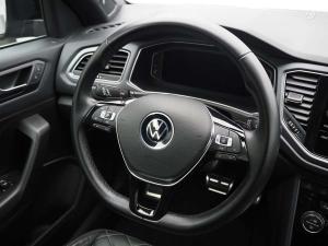 Black Volkswagen T-Roc 2021 in Vilnius, with an engine capacity of 1.50 L and mileage of 75 thousand km for 21659 €, photo 31 on AUTOMOTO.COM.LV