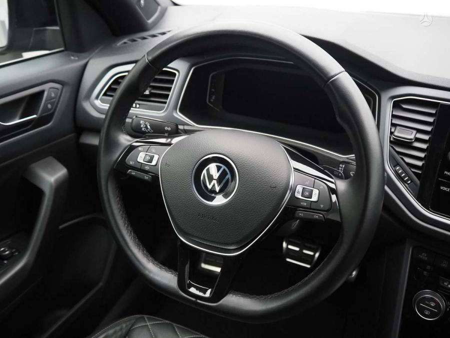 Black Volkswagen T-Roc 2021 in Vilnius, with an engine capacity of 1.50 L and mileage of 75 thousand km for 21659 €, photo 31 on AUTOMOTO.COM.LV