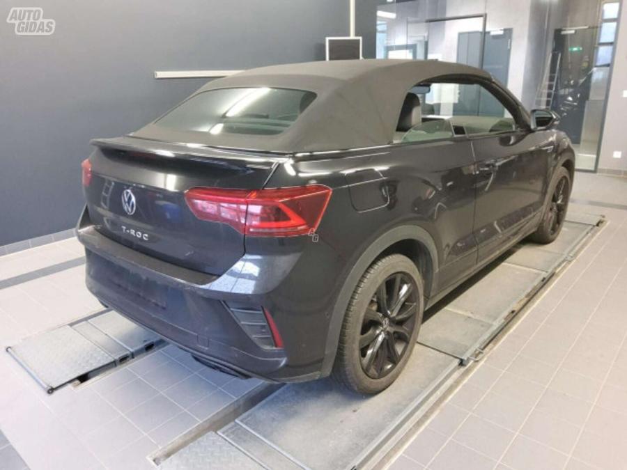 Black Volkswagen T-Roc 2022 in Kaunas, with an engine capacity of 1.50 L and mileage of 24 thousand km for 30276 €, photo 3 on AUTOMOTO.COM.LV