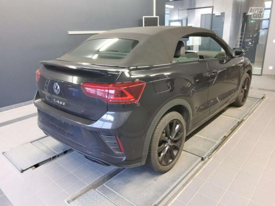 Black Volkswagen T-Roc 2022 in Kaunas, with an engine capacity of 1.50 L and mileage of 24 thousand km for 32579 €, photo 3 on AUTOMOTO.COM.LV