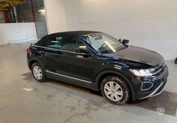 Melns Volkswagen T-Roc 2023 Viļņa, ar dzinēja tilpumu 1.50 L un nobraukumu 61 tūkst. km par 25398 €, foto 1 vietnē AUTOMOTO.COM.LV