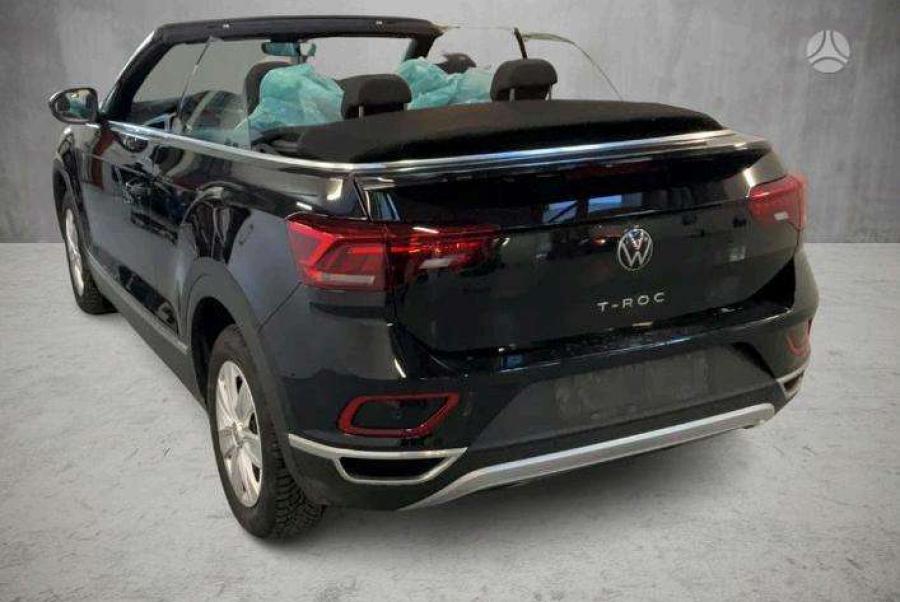 Black Volkswagen T-Roc 2023 in Vilnius, with an engine capacity of 1.50 L and mileage of 61 thousand km for 25398 €, photo 3 on AUTOMOTO.COM.LV