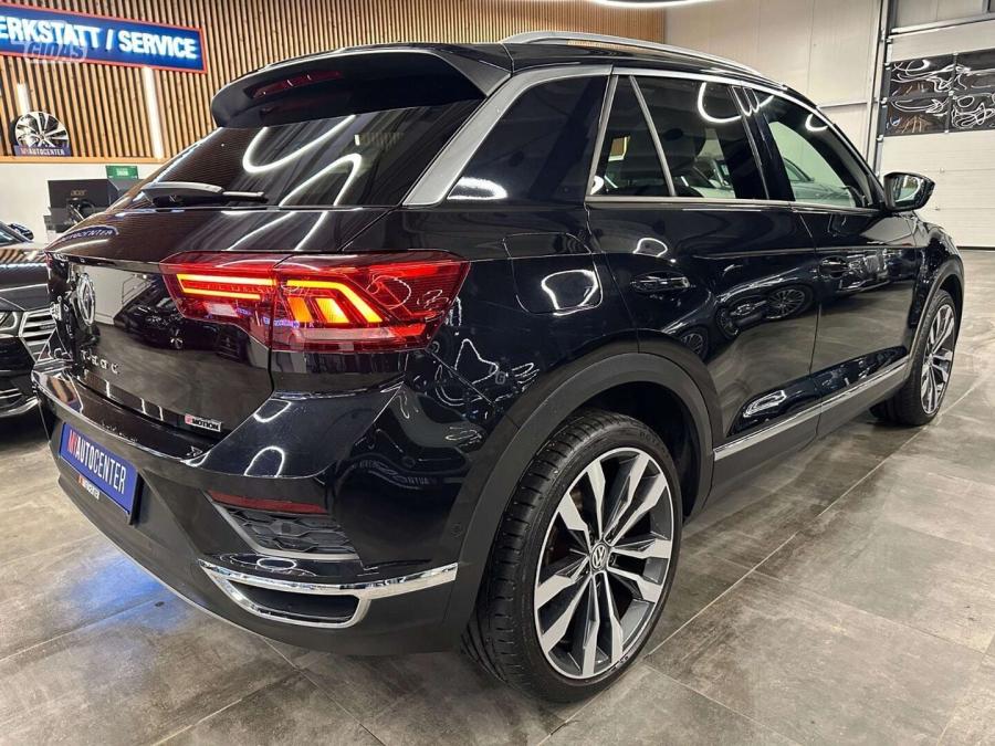 Black Volkswagen T-Roc 2018 in Kaunas, with an engine capacity of 2.00 L and mileage of 32 thousand km for 26304 €, photo 5 on AUTOMOTO.COM.LV