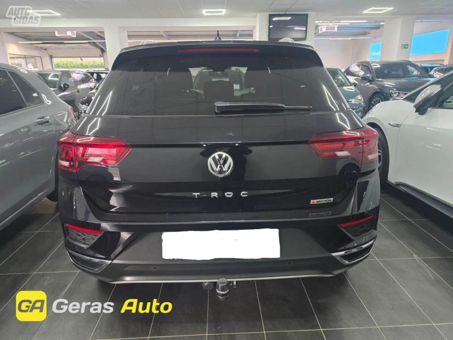 Black Volkswagen T-Roc 2018 in Avizieniai, with an engine capacity of 2.00 L and mileage of 150 thousand km for 16999 €, photo 5 on AUTOMOTO.COM.LV