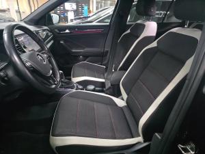 Black Volkswagen T-Roc 2018 in Avizieniai, with an engine capacity of 2.00 L and mileage of 150 thousand km for 16999 €, photo 7 on AUTOMOTO.COM.LV