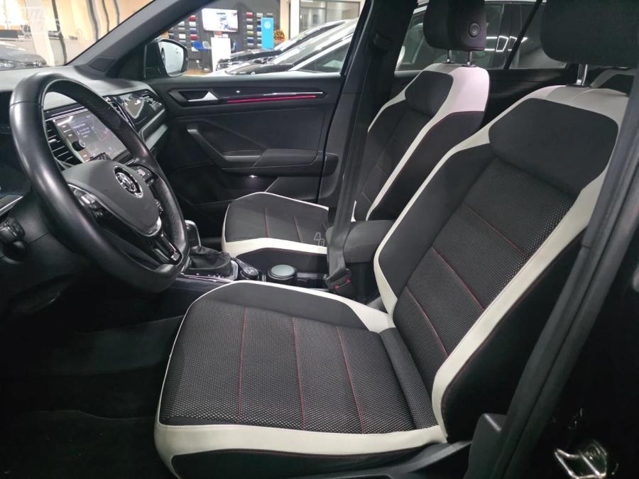 Black Volkswagen T-Roc 2018 in Avizieniai, with an engine capacity of 2.00 L and mileage of 150 thousand km for 16999 €, photo 7 on AUTOMOTO.COM.LV
