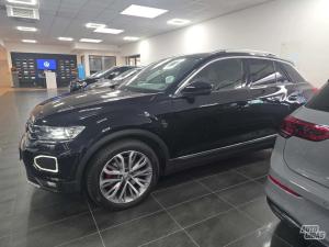 Black Volkswagen T-Roc 2018 in Avizieniai, with an engine capacity of 2.00 L and mileage of 150 thousand km for 16999 €, photo 14 on AUTOMOTO.COM.LV