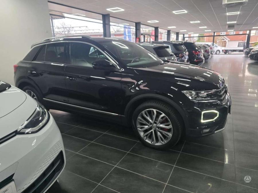 Melns Volkswagen T-Roc 2018 Viļņa, ar dzinēja tilpumu 2.00 L un nobraukumu 150 tūkst. km par 16990 €, foto 15 vietnē AUTOMOTO.COM.LV