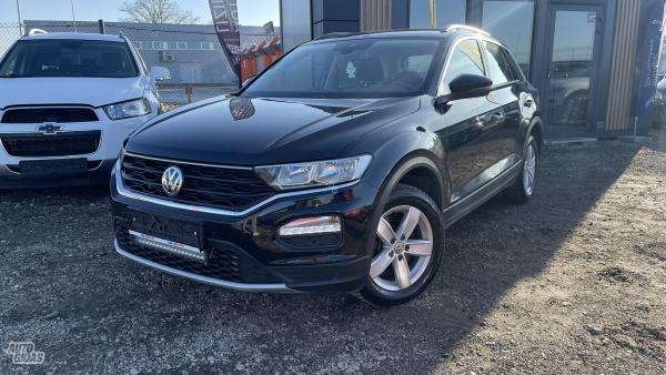 Black Volkswagen T-Roc 2018 in Marijampole, with an engine capacity of 2.00 L and mileage of 304 thousand km for 10700 €, photo 2 on AUTOMOTO.COM.LV