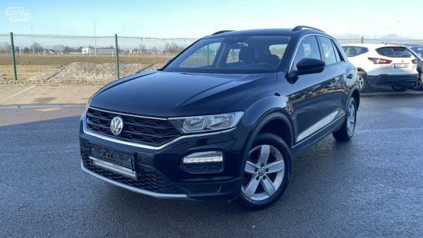 Black Volkswagen T-Roc 2018 in Marijampole, with an engine capacity of 2.00 L and mileage of 304 thousand km for 10700 €, photo 3 on AUTOMOTO.COM.LV