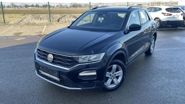 Black Volkswagen T-Roc 2018 in Marijampole, with an engine capacity of 2.00 L and mileage of 304 thousand km for 10700 €, photo 4 on AUTOMOTO.COM.LV