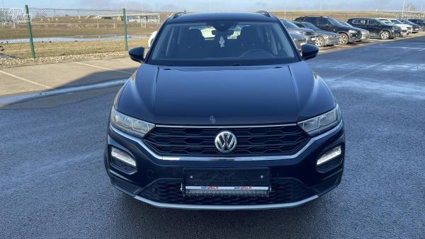 Black Volkswagen T-Roc 2018 in Marijampole, with an engine capacity of 2.00 L and mileage of 304 thousand km for 10700 €, photo 5 on AUTOMOTO.COM.LV