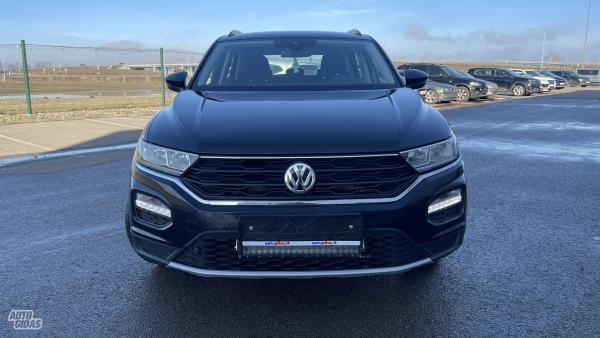 Black Volkswagen T-Roc 2018 in Marijampole, with an engine capacity of 2.00 L and mileage of 304 thousand km for 10700 €, photo 6 on AUTOMOTO.COM.LV