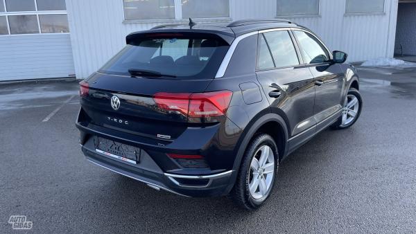 Black Volkswagen T-Roc 2018 in Marijampole, with an engine capacity of 2.00 L and mileage of 304 thousand km for 10700 €, photo 7 on AUTOMOTO.COM.LV