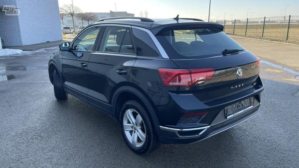 Black Volkswagen T-Roc 2018 in Marijampole, with an engine capacity of 2.00 L and mileage of 304 thousand km for 10700 €, photo 9 on AUTOMOTO.COM.LV