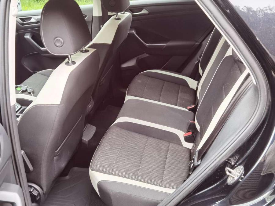 Black Volkswagen T-Roc 2018 in Kaunas, with an engine capacity of 1.50 L and mileage of 144 thousand km for 7900 €, photo 16 on AUTOMOTO.COM.LV