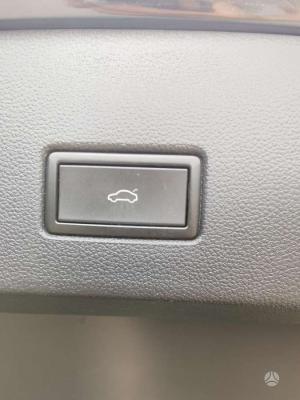 Black Volkswagen T-Roc 2018 in Kaunas, with an engine capacity of 1.50 L and mileage of 144 thousand km for 7900 €, photo 19 on AUTOMOTO.COM.LV