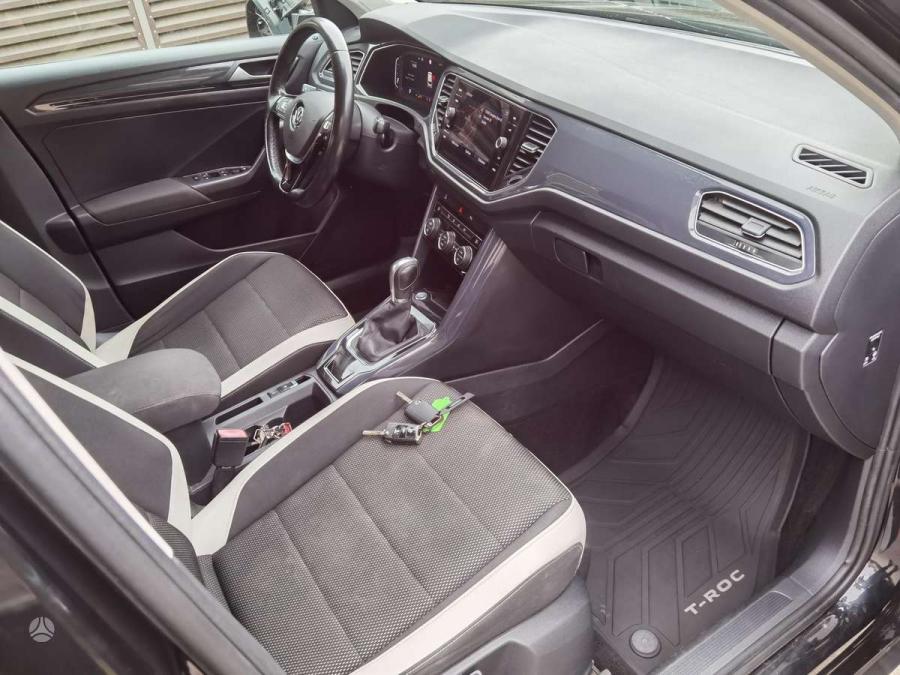 Black Volkswagen T-Roc 2018 in Kaunas, with an engine capacity of 1.50 L and mileage of 144 thousand km for 7900 €, photo 20 on AUTOMOTO.COM.LV