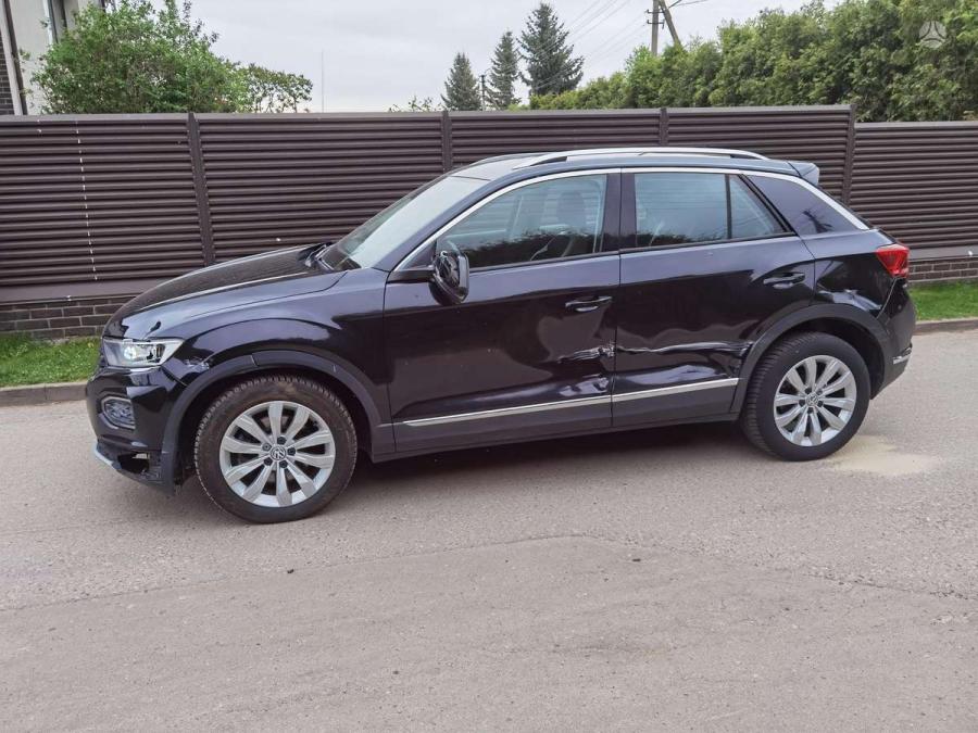 Black Volkswagen T-Roc 2018 in Kaunas, with an engine capacity of 1.50 L and mileage of 144 thousand km for 7900 €, photo 25 on AUTOMOTO.COM.LV