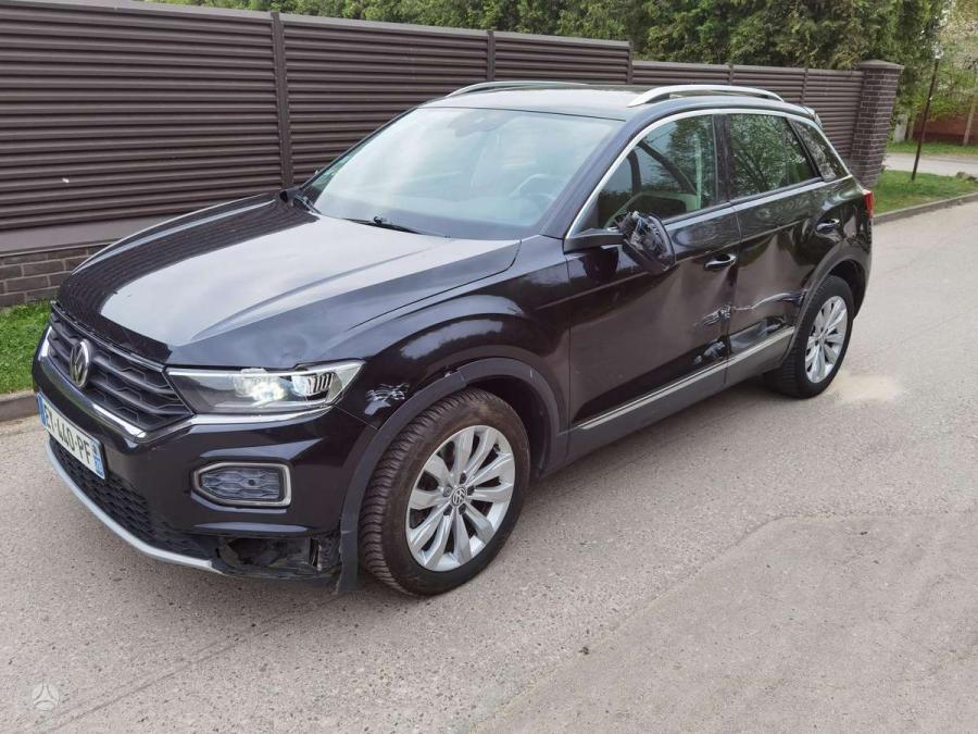 Black Volkswagen T-Roc 2018 in Kaunas, with an engine capacity of 1.50 L and mileage of 144 thousand km for 7900 €, photo 26 on AUTOMOTO.COM.LV