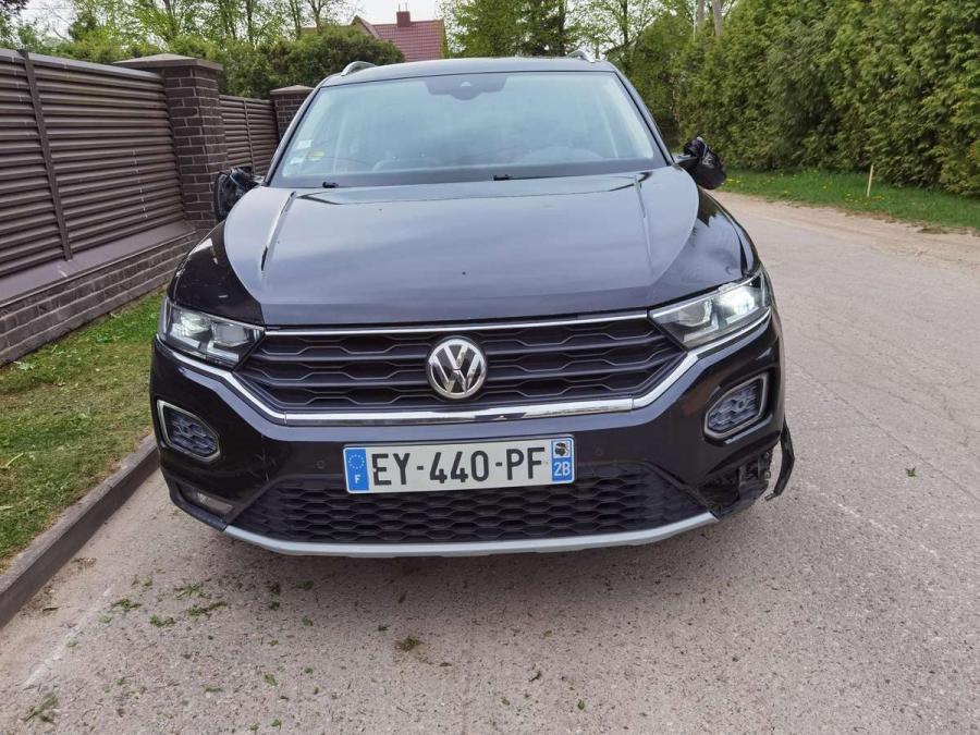Black Volkswagen T-Roc 2018 in Kaunas, with an engine capacity of 1.50 L and mileage of 144 thousand km for 7900 €, photo 27 on AUTOMOTO.COM.LV