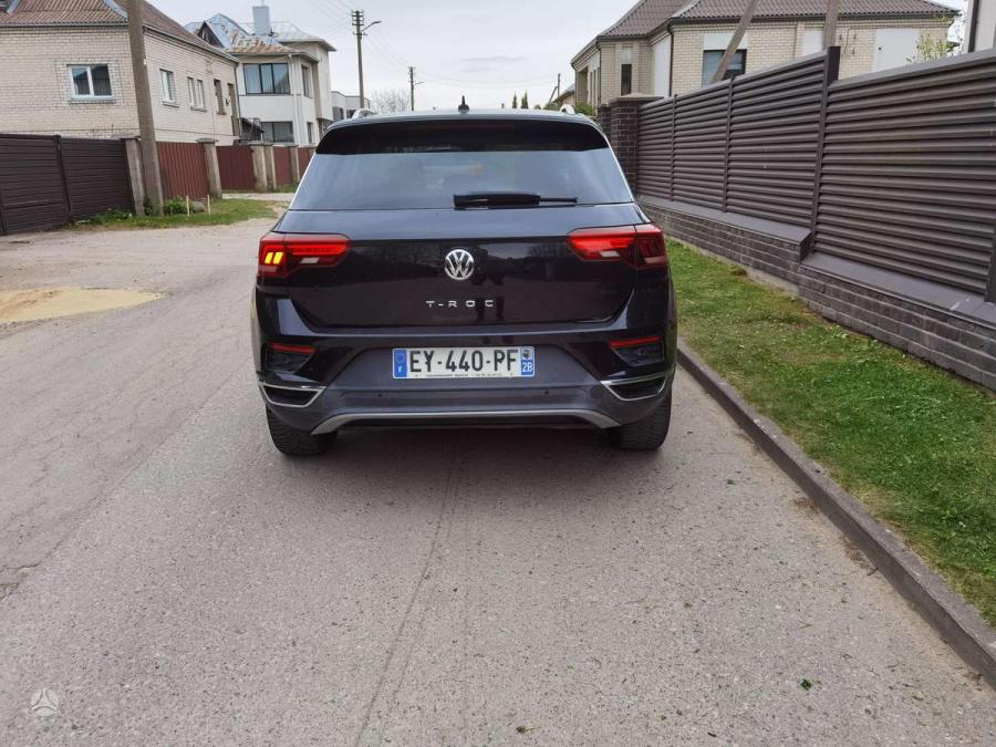 Black Volkswagen T-Roc 2018 in Kaunas, with an engine capacity of 1.50 L and mileage of 144 thousand km for 7900 €, photo 29 on AUTOMOTO.COM.LV
