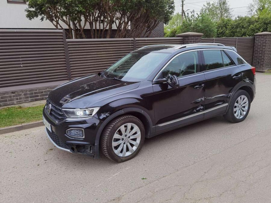Black Volkswagen T-Roc 2018 in Kaunas, with an engine capacity of 1.50 L and mileage of 144 thousand km for 7900 €, photo 30 on AUTOMOTO.COM.LV